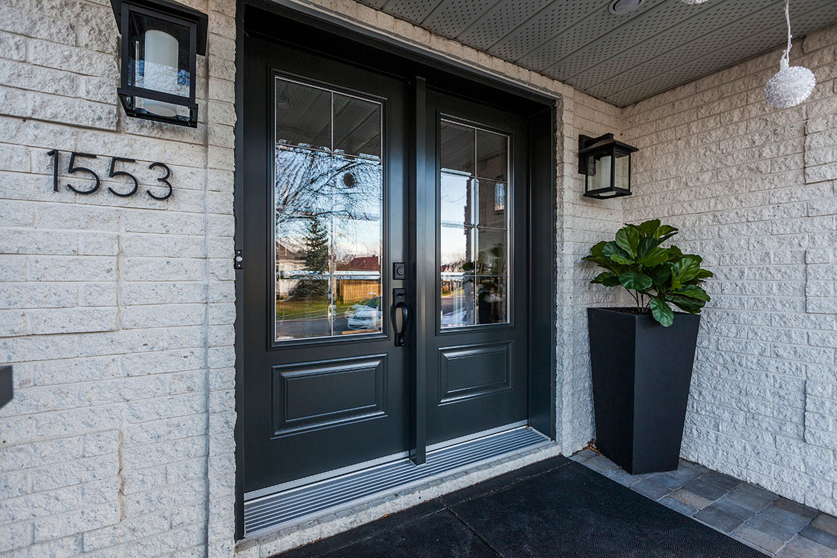 Porte d'acier double, avec vitrail de modèle Treillis biseauté avec ...